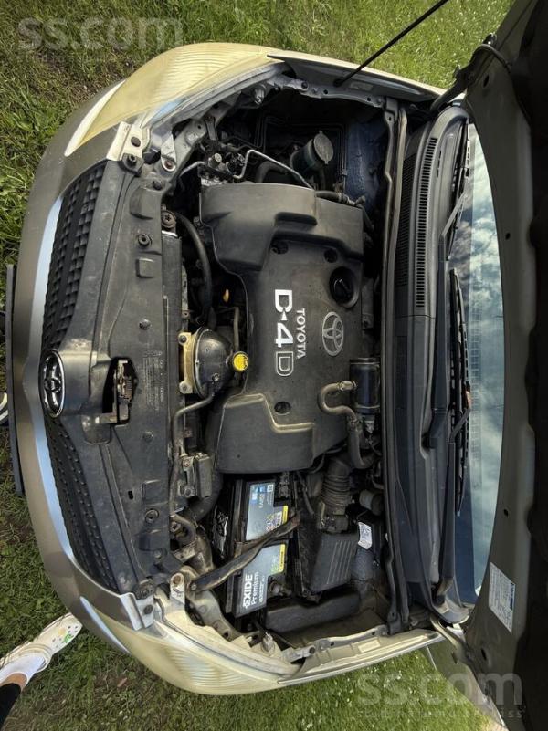 Dzeltens Toyota Corolla Verso 2004 Cēsis, ar dzinēja tilpumu 2.00 L un nobraukumu 335 tūkst. km par 900 €, foto 7 vietnē AUTOMOTO.COM.LV