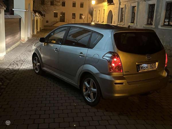 Yellow Toyota Corolla Verso 2006 in Kedainiai, with an engine capacity of 2.23 L and mileage of 329 thousand km for 1850 €, photo 4 on AUTOMOTO.COM.LV
