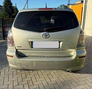 Yellow Toyota Corolla Verso 2007 in Kaunas, with an engine capacity of 2.23 L and mileage of 330 thousand km for 1550 €, photo 3 on AUTOMOTO.COM.LV