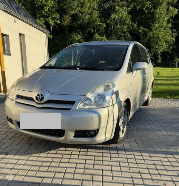 Yellow Toyota Corolla Verso 2007 in Kaunas, with an engine capacity of 2.23 L and mileage of 330 thousand km for 1550 €, photo 3 on AUTOMOTO.COM.LV