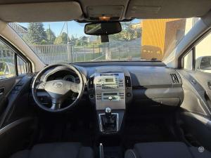 Yellow Toyota Corolla Verso 2007 in Kaunas, with an engine capacity of 2.23 L and mileage of 330 thousand km for 1550 €, photo 5 on AUTOMOTO.COM.LV