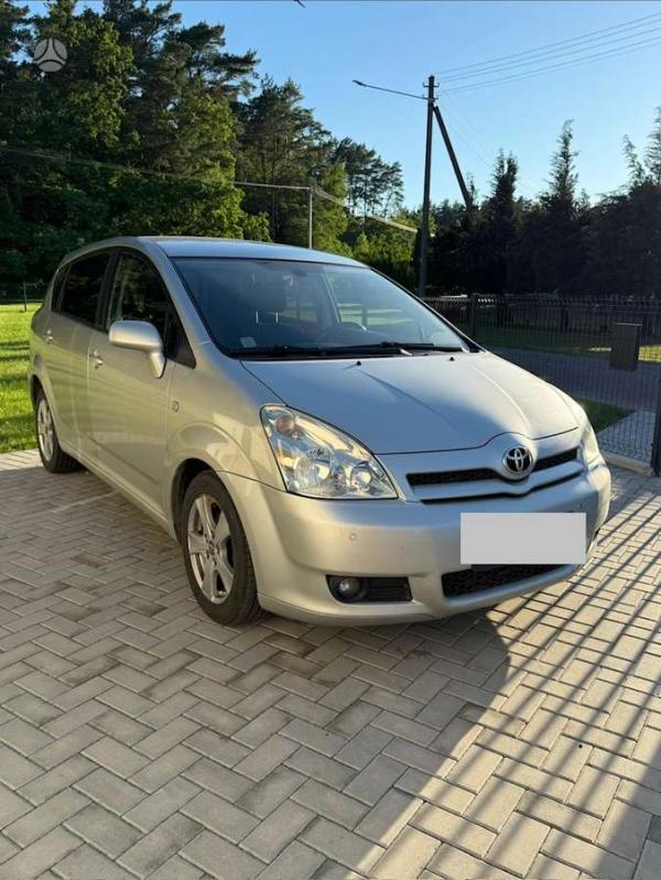 Yellow Toyota Corolla Verso 2007 in Kaunas, with an engine capacity of 2.23 L and mileage of 330 thousand km for 1550 €, photo 7 on AUTOMOTO.COM.LV