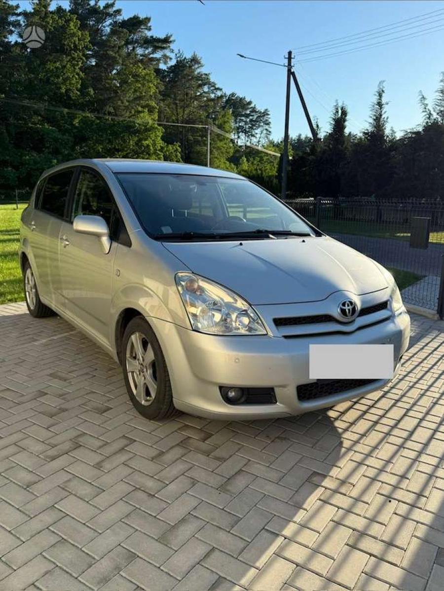 Yellow Toyota Corolla Verso 2007 in Kaunas, with an engine capacity of 2.23 L and mileage of 330 thousand km for 1550 €, photo 8 on AUTOMOTO.COM.LV