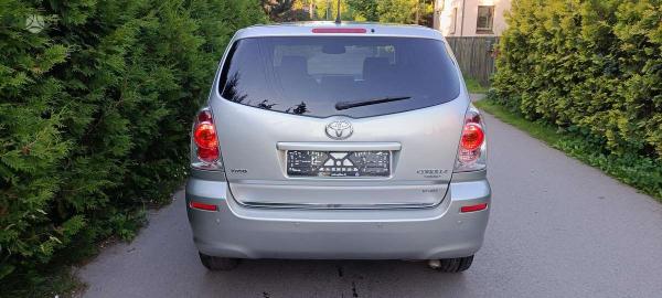 Dzeltens Toyota Corolla Verso 2007 Kauņa, ar dzinēja tilpumu 2.23 L un nobraukumu 37 tūkst. km par 1999 €, foto 6 vietnē AUTOMOTO.COM.LV