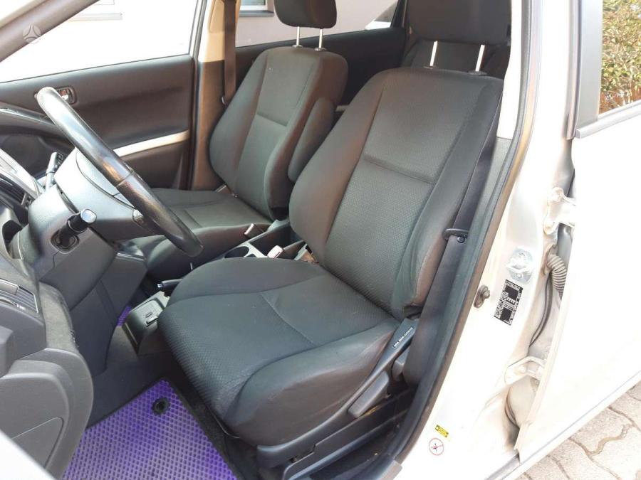 Dzeltens Toyota Corolla Verso 2007 Šauļi, ar dzinēja tilpumu 2.23 L un nobraukumu 225 tūkst. km par 2150 €, foto 12 vietnē AUTOMOTO.COM.LV