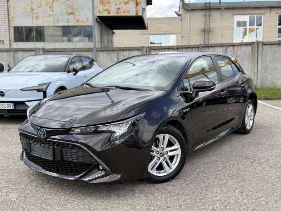 Violet Toyota Corolla 2021 in Vilnius, with an engine capacity of 1.80 L and mileage of 221 thousand km for 12700 €, photo 1 on AUTOMOTO.COM.LV