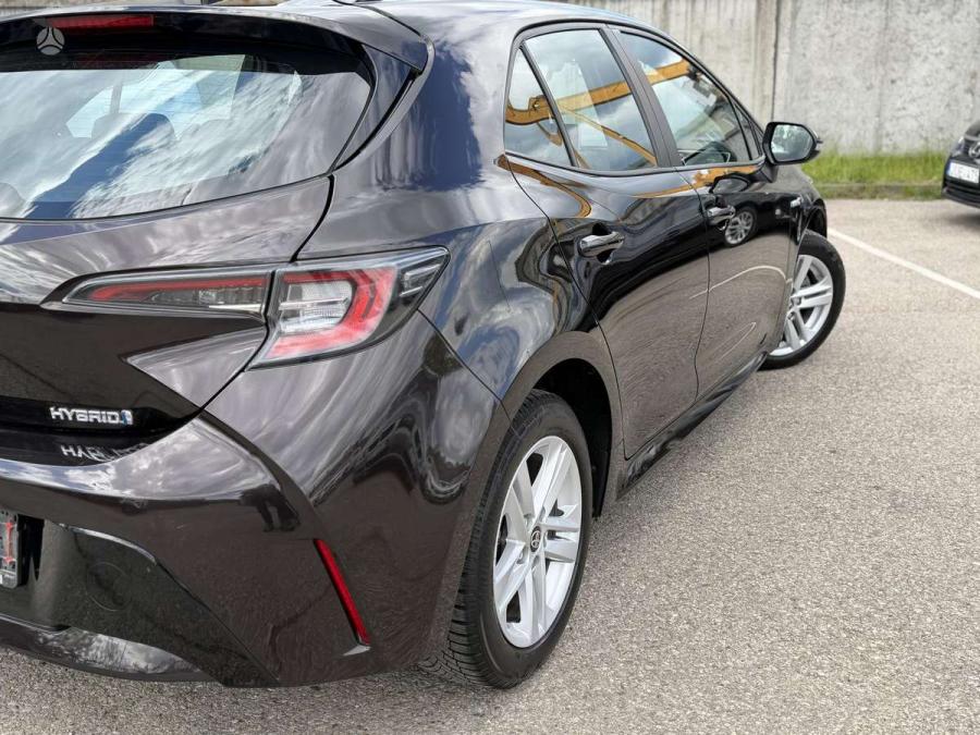 Violet Toyota Corolla 2021 in Vilnius, with an engine capacity of 1.80 L and mileage of 221 thousand km for 12700 €, photo 10 on AUTOMOTO.COM.LV