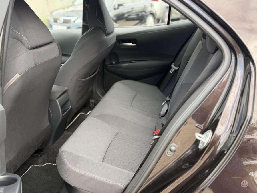Violet Toyota Corolla 2021 in Vilnius, with an engine capacity of 1.80 L and mileage of 221 thousand km for 12700 €, photo 15 on AUTOMOTO.COM.LV