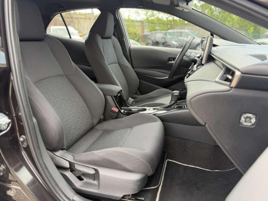 Violet Toyota Corolla 2021 in Vilnius, with an engine capacity of 1.80 L and mileage of 221 thousand km for 12700 €, photo 19 on AUTOMOTO.COM.LV