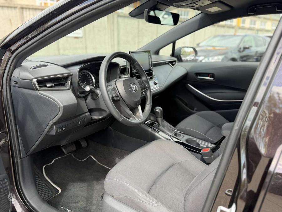 Violet Toyota Corolla 2021 in Vilnius, with an engine capacity of 1.80 L and mileage of 221 thousand km for 12700 €, photo 20 on AUTOMOTO.COM.LV
