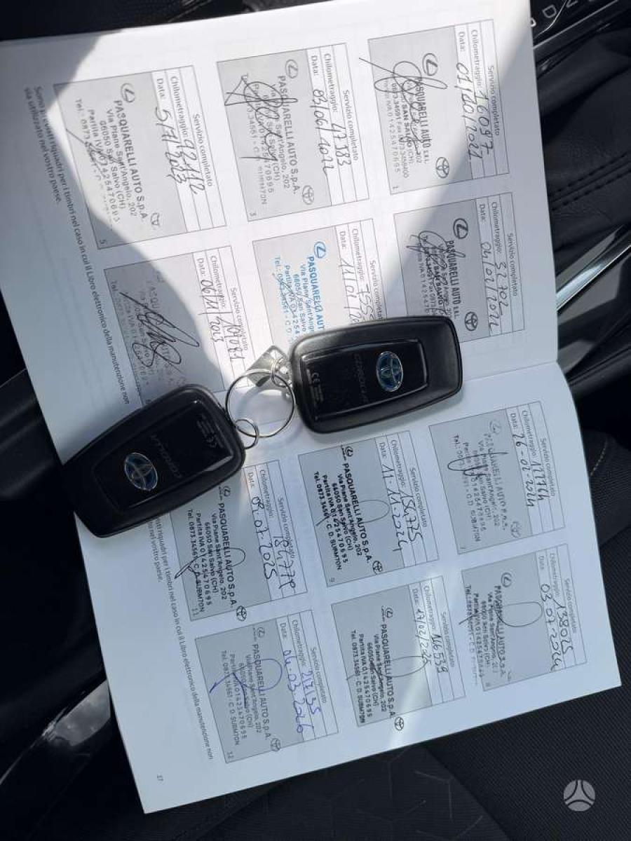 Violet Toyota Corolla 2021 in Vilnius, with an engine capacity of 1.80 L and mileage of 221 thousand km for 12700 €, photo 25 on AUTOMOTO.COM.LV