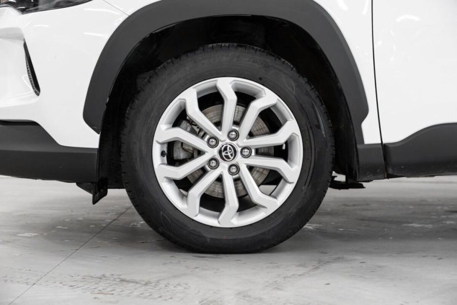 Balts Toyota Corolla 2025 Viļņa, ar dzinēja tilpumu 1.80 L un nobraukumu 24 tūkst. km par 28900 €, foto 21 vietnē AUTOMOTO.COM.LV