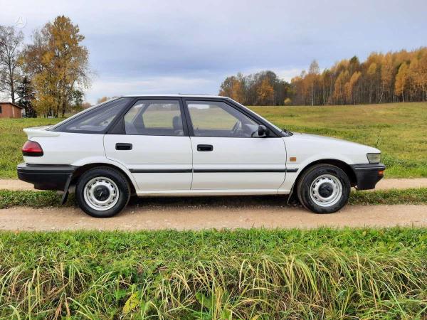 White Toyota Corolla 1991 in Utena, with an engine capacity of 1.30 L and mileage of 119 thousand km for 3800 €, photo 1 on AUTOMOTO.COM.LV