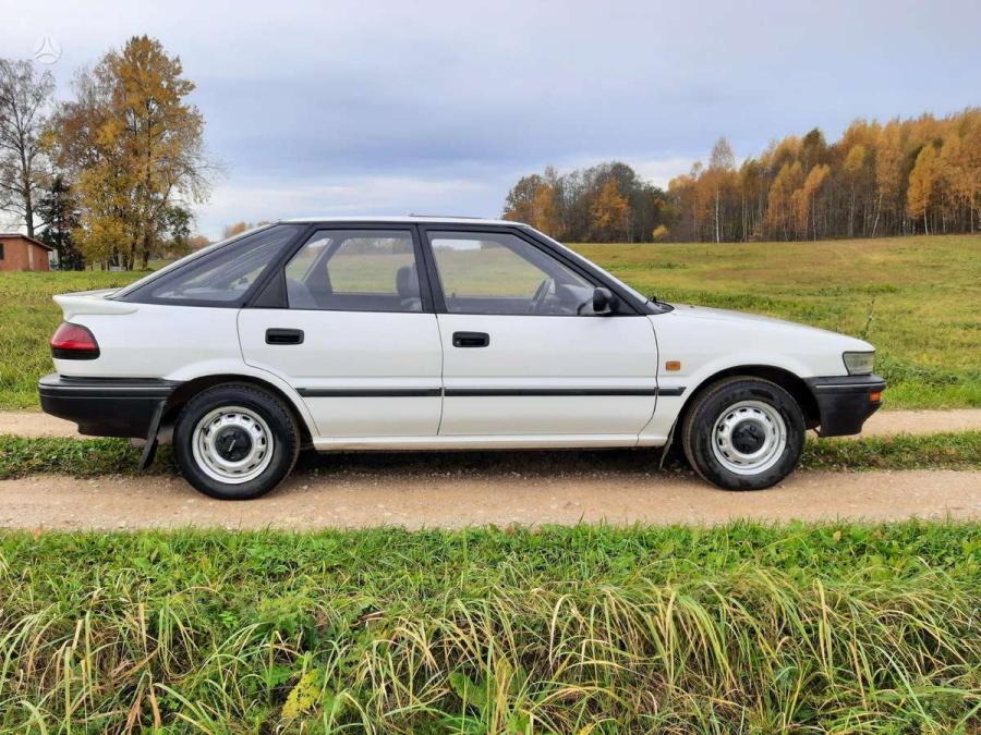 White Toyota Corolla 1991 in Utena, with an engine capacity of 1.30 L and mileage of 119 thousand km for 3800 €, photo 1 on AUTOMOTO.COM.LV