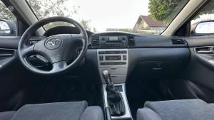 White Toyota Corolla 2002 in Vilnius, with an engine capacity of 2.00 L and mileage of 300 thousand km for 1050 €, photo 7 on AUTOMOTO.COM.LV