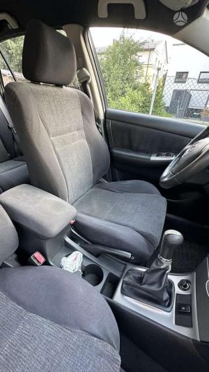 White Toyota Corolla 2002 in Vilnius, with an engine capacity of 2.00 L and mileage of 300 thousand km for 1050 €, photo 10 on AUTOMOTO.COM.LV