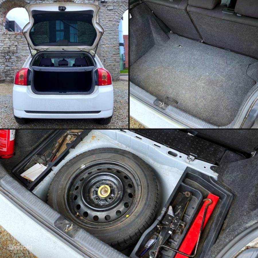 Balts Toyota Corolla 2005 Tallina, ar dzinēja tilpumu 1.40 L un nobraukumu 345 tūkst. km par 699 €, foto 24 vietnē AUTOMOTO.COM.LV
