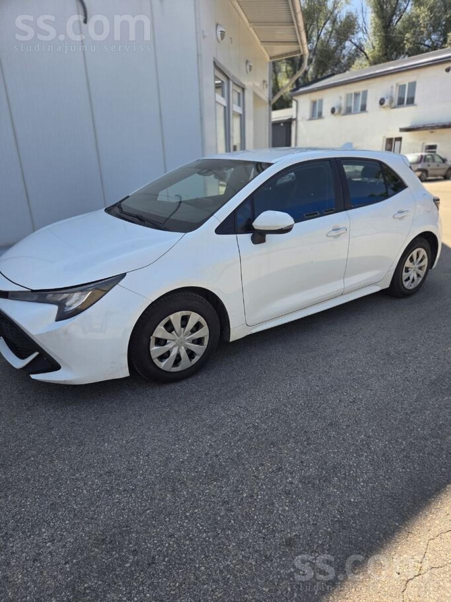 White Toyota Corolla 2019 in Riga, with an engine capacity of 1.20 L and mileage of 350 thousand km for 5200 €, photo 2 on AUTOMOTO.COM.LV