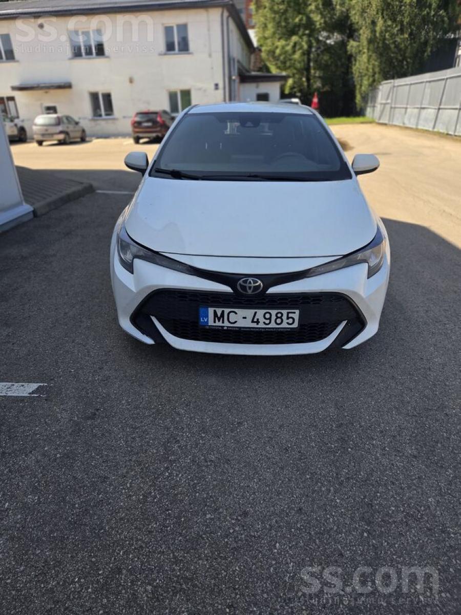 White Toyota Corolla 2019 in Riga, with an engine capacity of 1.20 L and mileage of 350 thousand km for 5200 €, photo 3 on AUTOMOTO.COM.LV