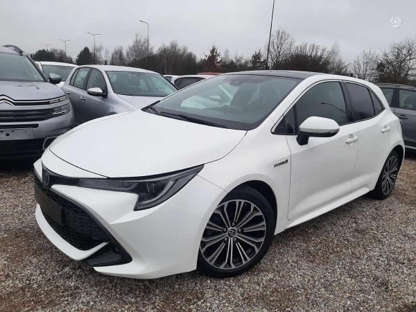 Balts Toyota Corolla 2019 Kauņa, ar dzinēja tilpumu 1.80 L un nobraukumu 90 tūkst. km par 16250 €, foto 1 vietnē AUTOMOTO.COM.LV