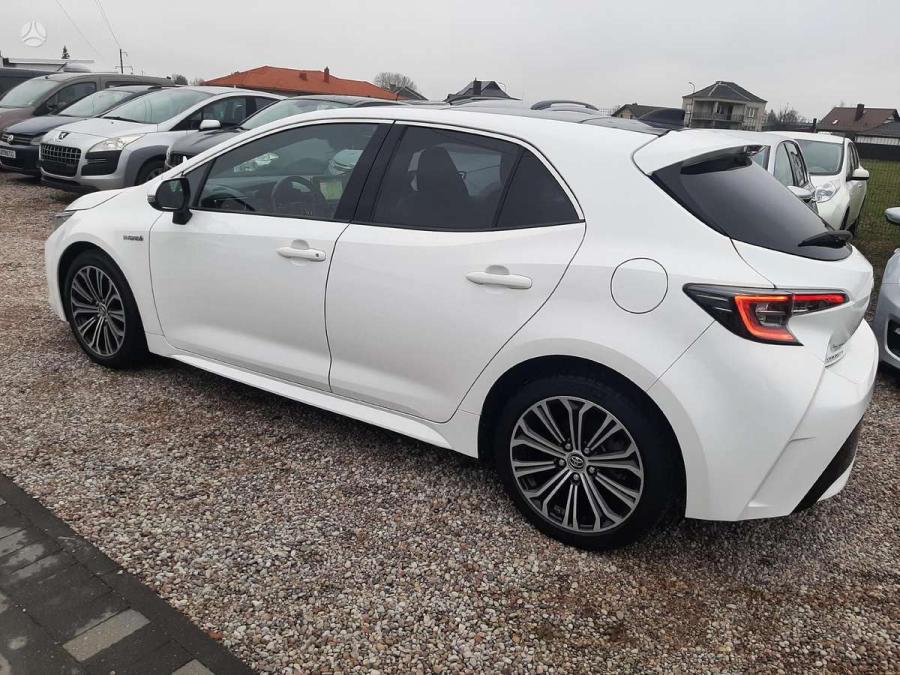White Toyota Corolla 2019 in Kaunas, with an engine capacity of 1.80 L and mileage of 90 thousand km for 16250 €, photo 10 on AUTOMOTO.COM.LV