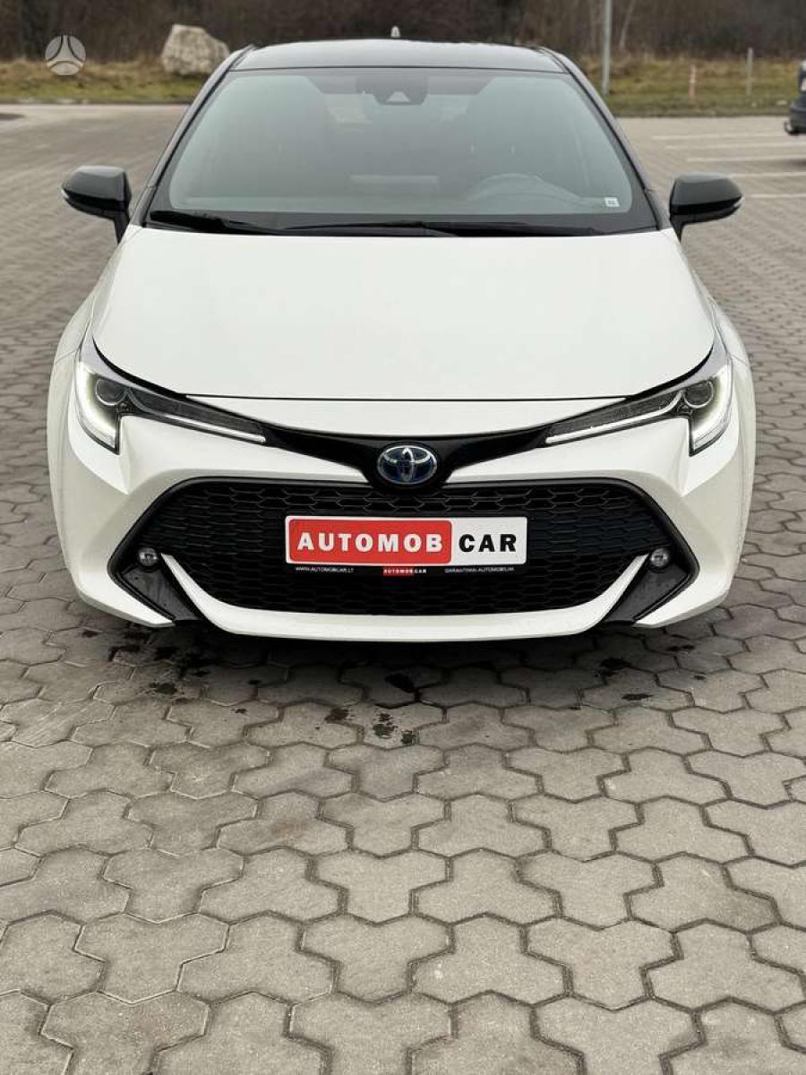 White Toyota Corolla 2019 in Vilnius, with an engine capacity of 1.99 L and mileage of 91 thousand km for 17200 €, photo 3 on AUTOMOTO.COM.LV