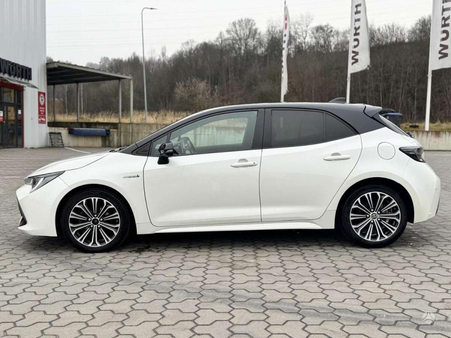 White Toyota Corolla 2019 in Vilnius, with an engine capacity of 1.99 L and mileage of 91 thousand km for 17200 €, photo 8 on AUTOMOTO.COM.LV