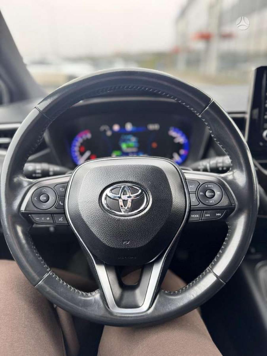 White Toyota Corolla 2019 in Vilnius, with an engine capacity of 1.99 L and mileage of 91 thousand km for 17200 €, photo 17 on AUTOMOTO.COM.LV
