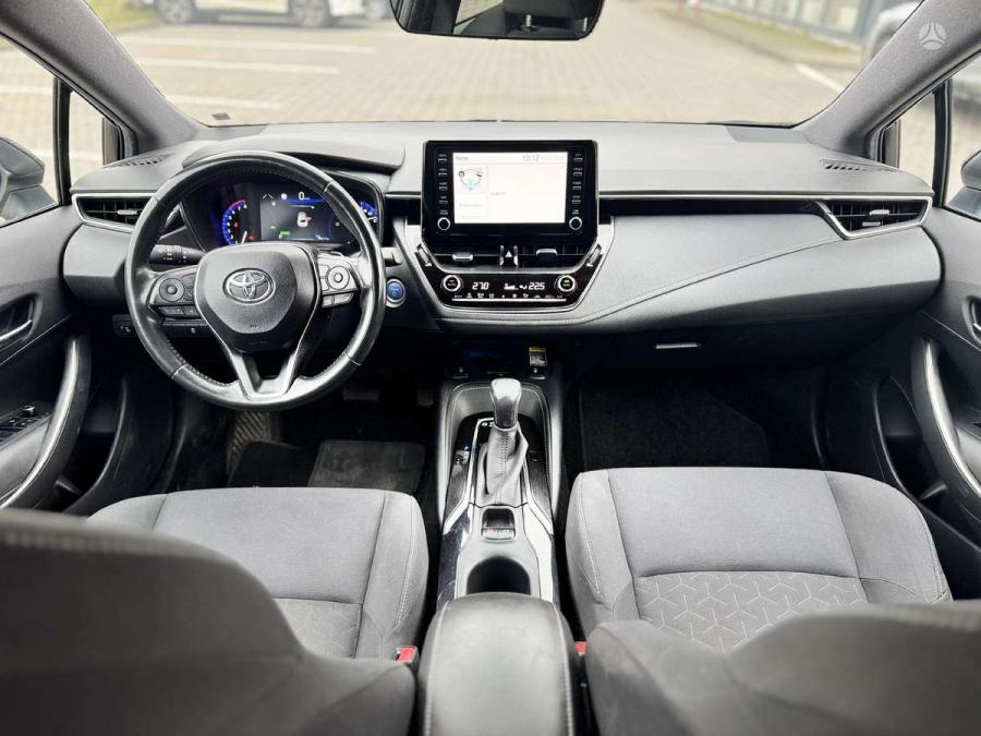 White Toyota Corolla 2019 in Vilnius, with an engine capacity of 1.99 L and mileage of 91 thousand km for 17200 €, photo 21 on AUTOMOTO.COM.LV
