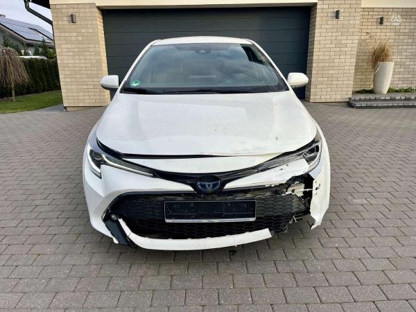 Balts Toyota Corolla 2019 Kauņa, ar dzinēja tilpumu 1.80 L un nobraukumu 110 tūkst. km par 11400 €, foto 1 vietnē AUTOMOTO.COM.LV