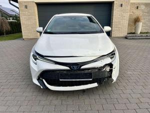 Balts Toyota Corolla 2019 Kauņa, ar dzinēja tilpumu 1.80 L un nobraukumu 110 tūkst. km par 11400 €, foto  vietnē AUTOMOTO.COM.LV