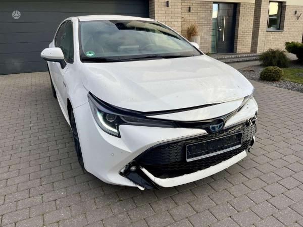 Balts Toyota Corolla 2019 Kauņa, ar dzinēja tilpumu 1.80 L un nobraukumu 110 tūkst. km par 11400 €, foto 2 vietnē AUTOMOTO.COM.LV