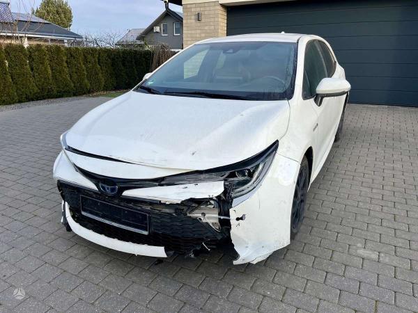 Balts Toyota Corolla 2019 Kauņa, ar dzinēja tilpumu 1.80 L un nobraukumu 110 tūkst. km par 11400 €, foto 3 vietnē AUTOMOTO.COM.LV