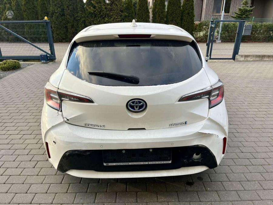 Balts Toyota Corolla 2019 Kauņa, ar dzinēja tilpumu 1.80 L un nobraukumu 110 tūkst. km par 11400 €, foto 5 vietnē AUTOMOTO.COM.LV