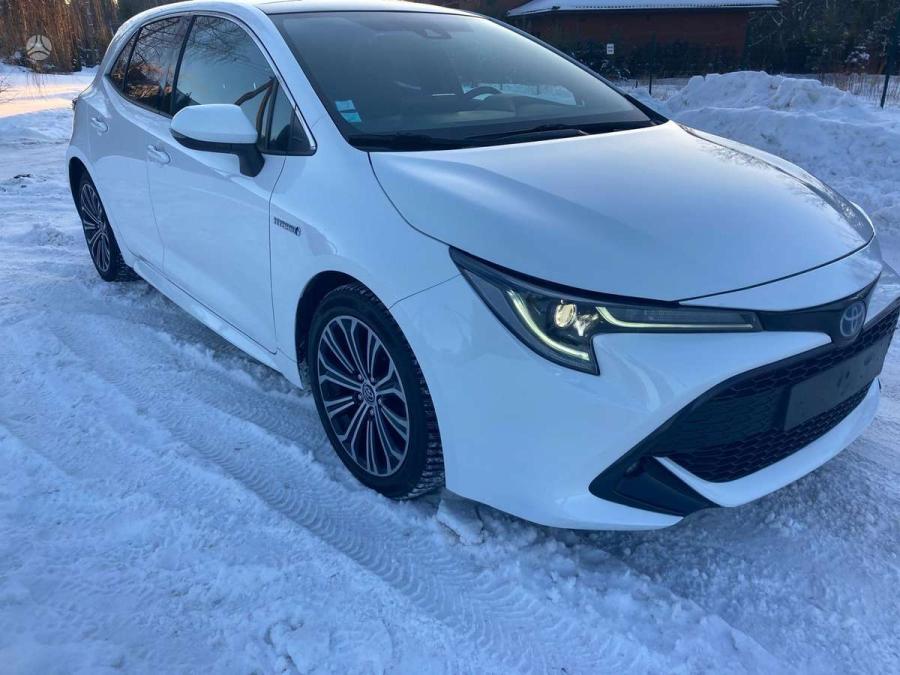 White Toyota Corolla 2019 in Kaunas, with an engine capacity of 1.80 L and mileage of 90 thousand km for 16200 €, photo 2 on AUTOMOTO.COM.LV