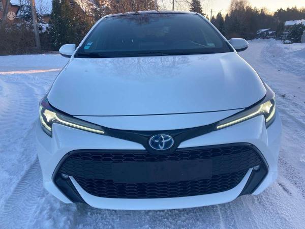 White Toyota Corolla 2019 in Kaunas, with an engine capacity of 1.80 L and mileage of 90 thousand km for 16200 €, photo 3 on AUTOMOTO.COM.LV