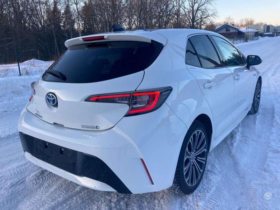 White Toyota Corolla 2019 in Kaunas, with an engine capacity of 1.80 L and mileage of 90 thousand km for 16200 €, photo 5 on AUTOMOTO.COM.LV