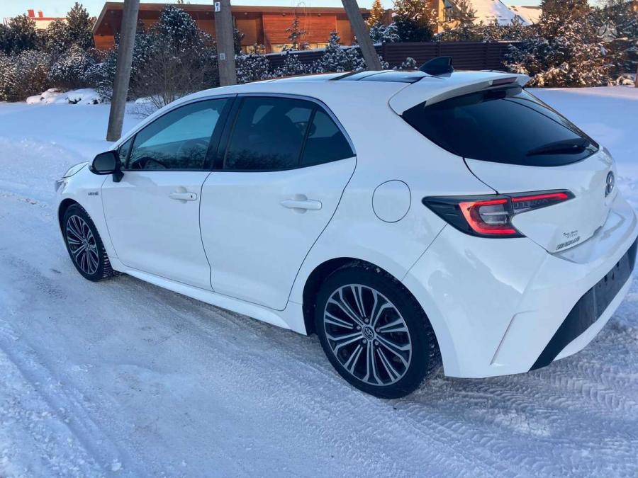White Toyota Corolla 2019 in Kaunas, with an engine capacity of 1.80 L and mileage of 90 thousand km for 16200 €, photo 7 on AUTOMOTO.COM.LV