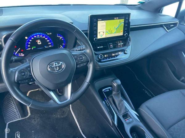 White Toyota Corolla 2019 in Kaunas, with an engine capacity of 1.80 L and mileage of 90 thousand km for 16200 €, photo 8 on AUTOMOTO.COM.LV