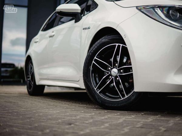 White Toyota Corolla 2019 in Marijampole, with an engine capacity of 1.80 L and mileage of 64 thousand km for 18950 €, photo 6 on AUTOMOTO.COM.LV