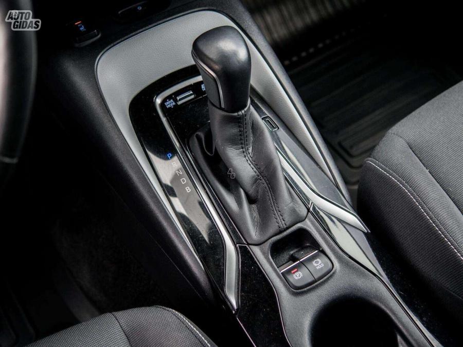 Balts Toyota Corolla 2019 Marijampole, ar dzinēja tilpumu 1.80 L un nobraukumu 64 tūkst. km par 18950 €, foto 24 vietnē AUTOMOTO.COM.LV