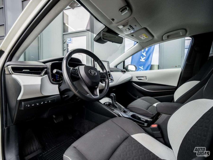 Balts Toyota Corolla 2019 Marijampole, ar dzinēja tilpumu 1.80 L un nobraukumu 64 tūkst. km par 18950 €, foto 29 vietnē AUTOMOTO.COM.LV