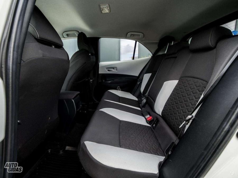 Balts Toyota Corolla 2019 Marijampole, ar dzinēja tilpumu 1.80 L un nobraukumu 64 tūkst. km par 18950 €, foto 34 vietnē AUTOMOTO.COM.LV
