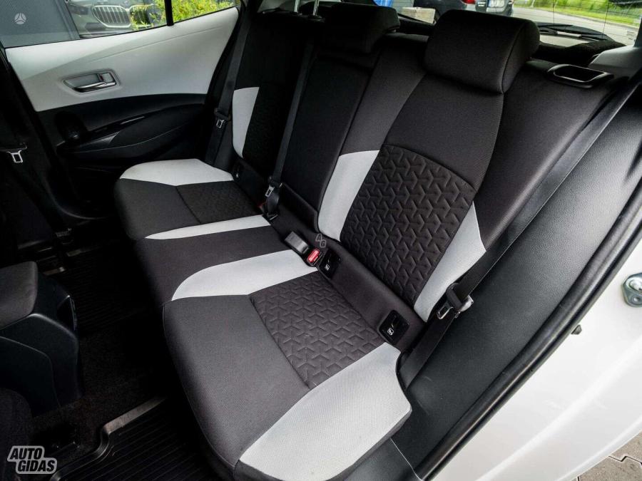 Balts Toyota Corolla 2019 Marijampole, ar dzinēja tilpumu 1.80 L un nobraukumu 64 tūkst. km par 18950 €, foto 35 vietnē AUTOMOTO.COM.LV