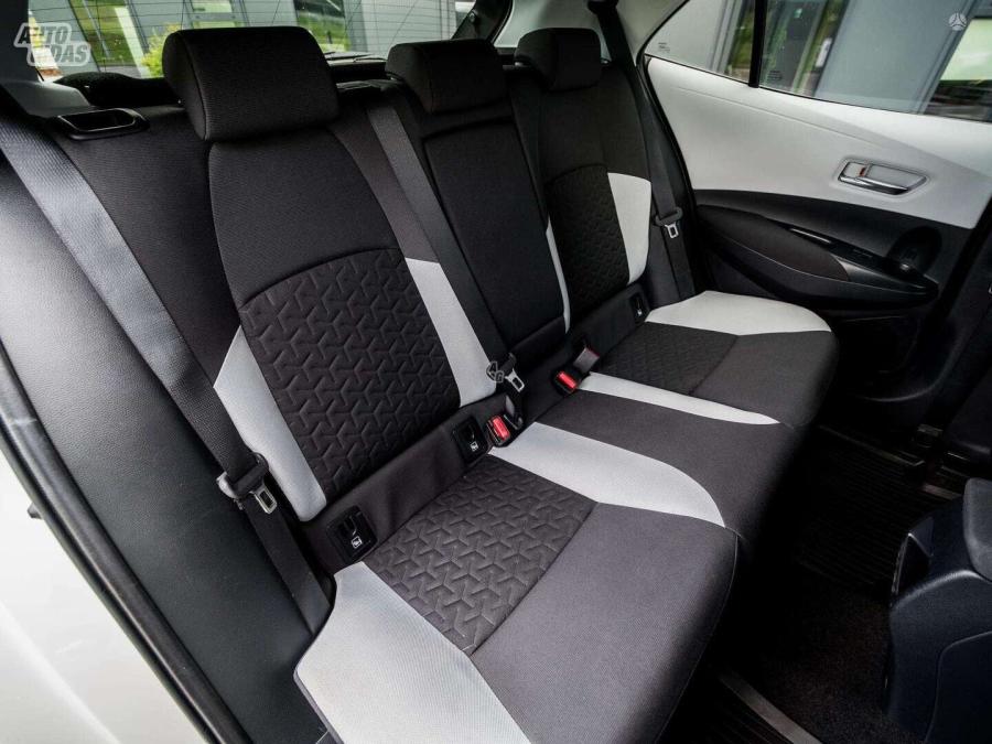 Balts Toyota Corolla 2019 Marijampole, ar dzinēja tilpumu 1.80 L un nobraukumu 64 tūkst. km par 18950 €, foto 37 vietnē AUTOMOTO.COM.LV