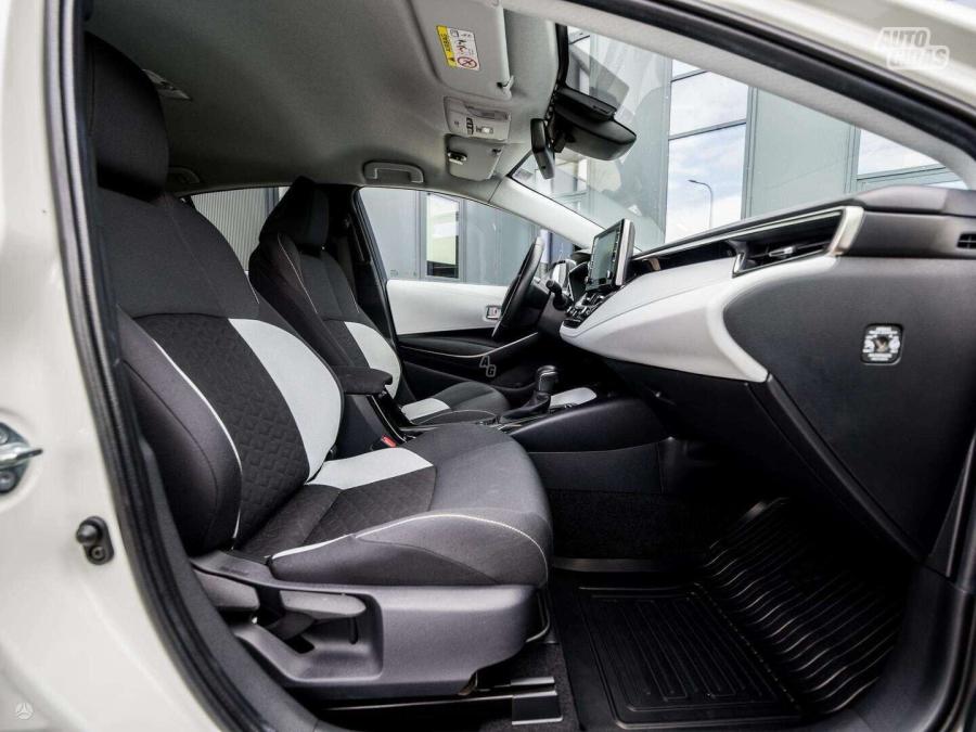 Balts Toyota Corolla 2019 Marijampole, ar dzinēja tilpumu 1.80 L un nobraukumu 64 tūkst. km par 18950 €, foto 38 vietnē AUTOMOTO.COM.LV