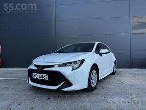 White Toyota Corolla 2019 in Riga, with an engine capacity of 1.20 L and mileage of 307 thousand km for 8200 €, photo  on AUTOMOTO.COM.LV