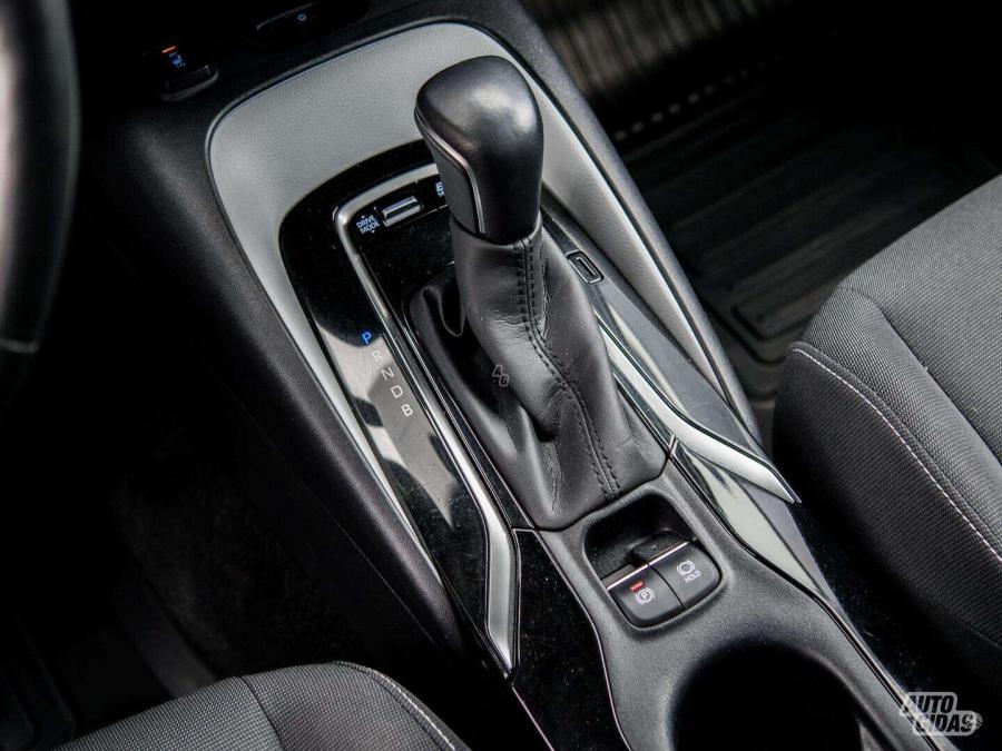 Balts Toyota Corolla 2019 Kauņa, ar dzinēja tilpumu 1.80 L un nobraukumu 64 tūkst. km par 17950 €, foto 24 vietnē AUTOMOTO.COM.LV