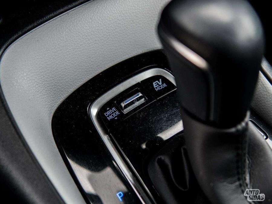 Balts Toyota Corolla 2019 Kauņa, ar dzinēja tilpumu 1.80 L un nobraukumu 64 tūkst. km par 17950 €, foto 25 vietnē AUTOMOTO.COM.LV