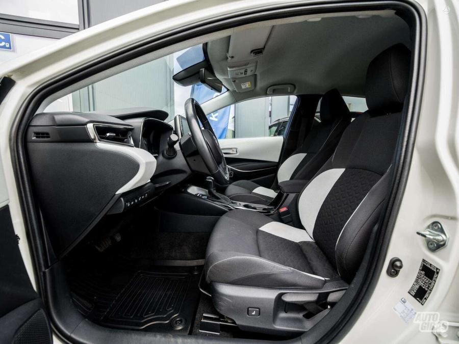 Balts Toyota Corolla 2019 Kauņa, ar dzinēja tilpumu 1.80 L un nobraukumu 64 tūkst. km par 17950 €, foto 27 vietnē AUTOMOTO.COM.LV